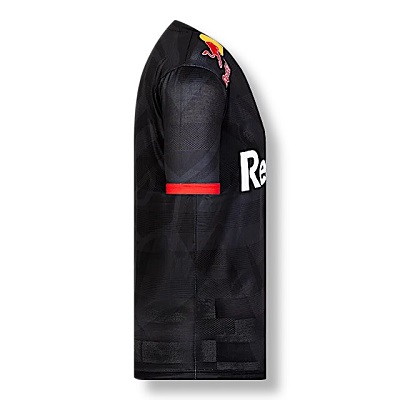 VIPrize - Win an exclusive eSports experience with FIFA pro Umut Gültekin!